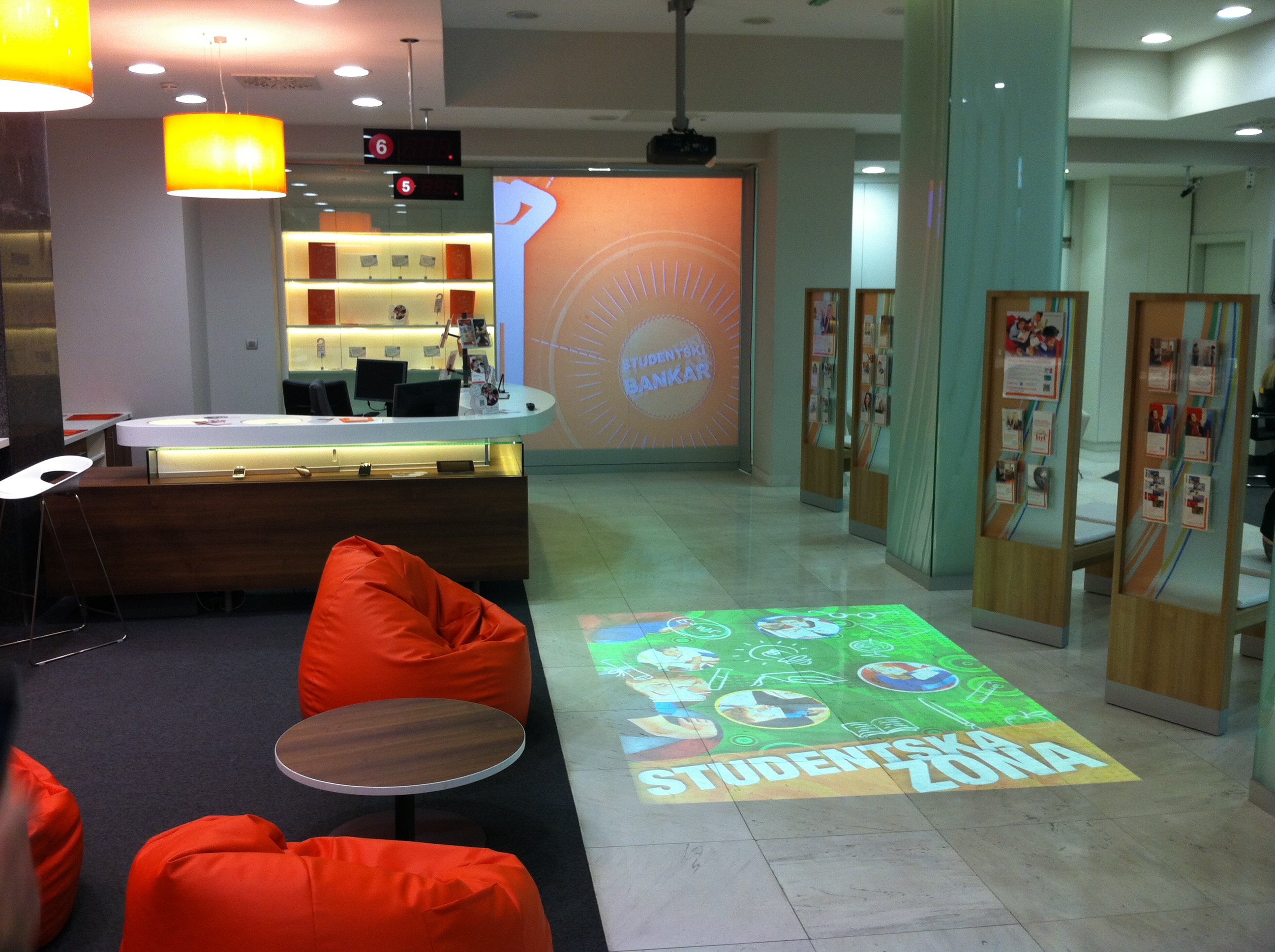 Multimedia system for student zones in PBZ bank branches - Pandopad